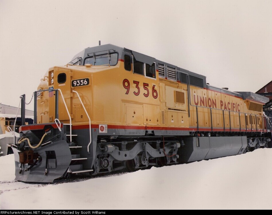 What Railroads bought the GE C40-8W and what were the specs of each ...
