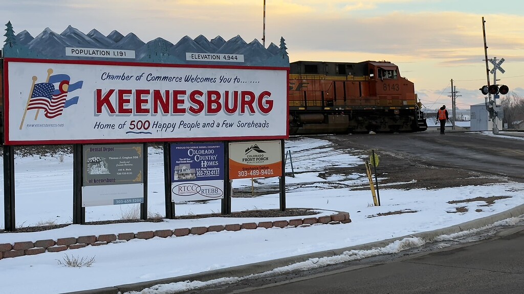 BNSF 8143 Flagged Non-Operating Grade Signals 16 Feb 2025 - Trains ...