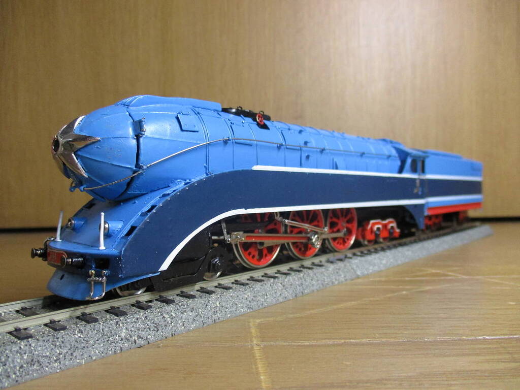 Soviet streamlined steam locomotive - Prototype information for the ...