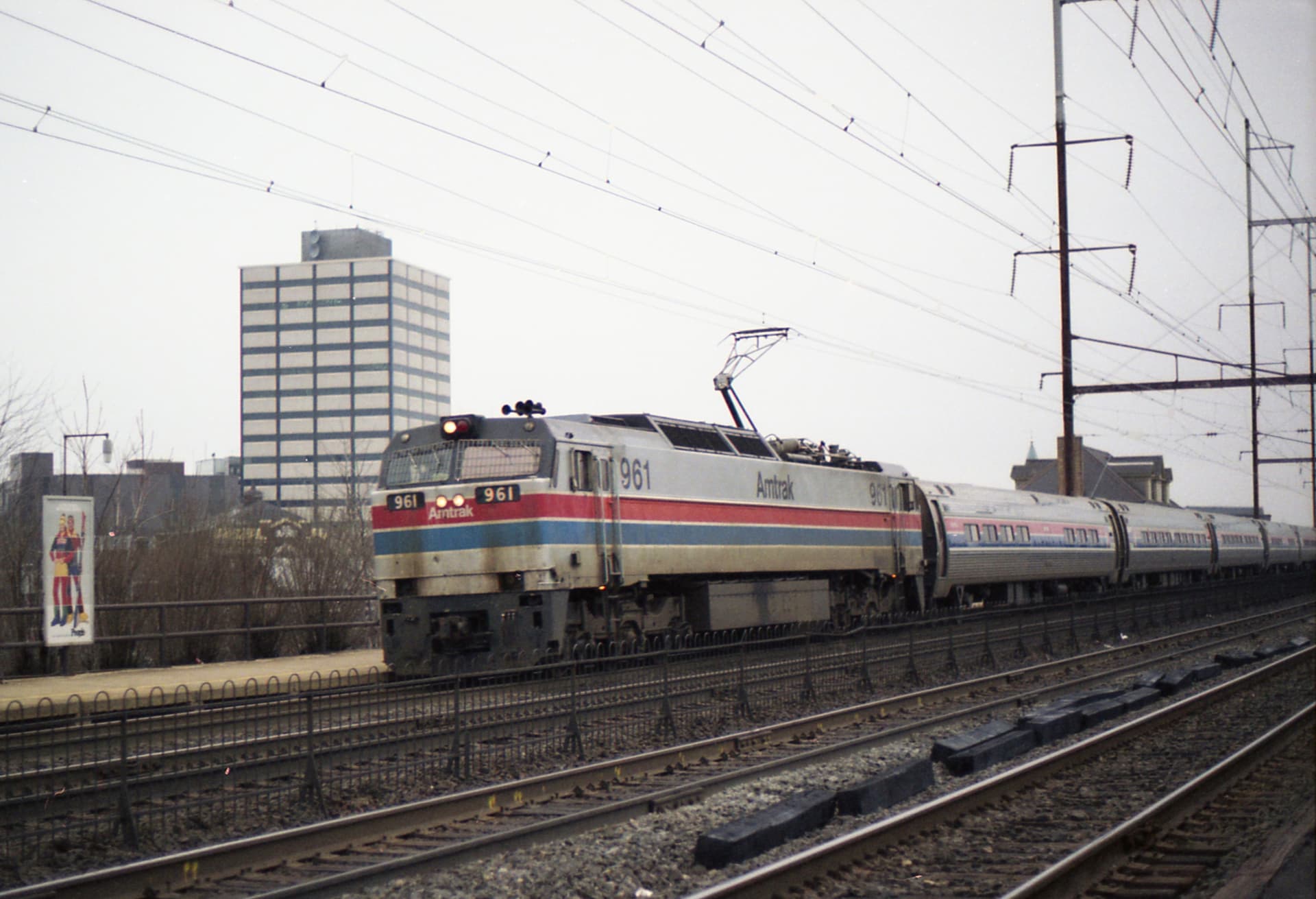 Early Amtrak on the NEC in New Jersey - Classic Trains General ...